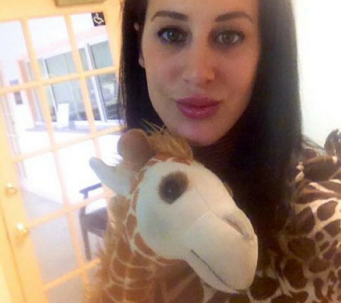 Giraffe Woman Removes Rings After Fiver Years How She Looks Now